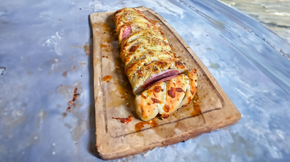 Stromboli Italien : Un Délice Fromagé et Charcutier – Chef