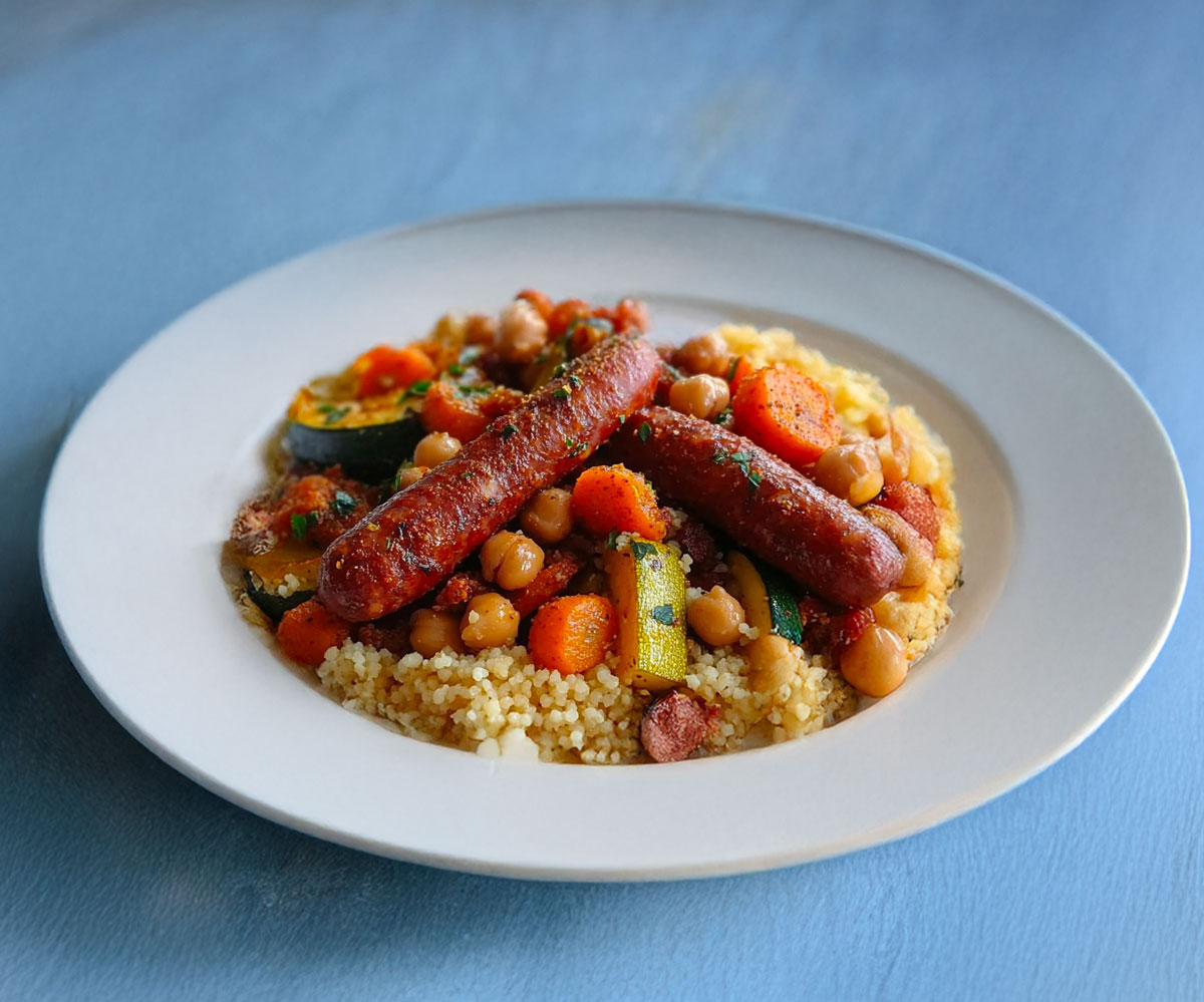 Couscous aux légumes et merguez épicées : un plat familial plein de ...